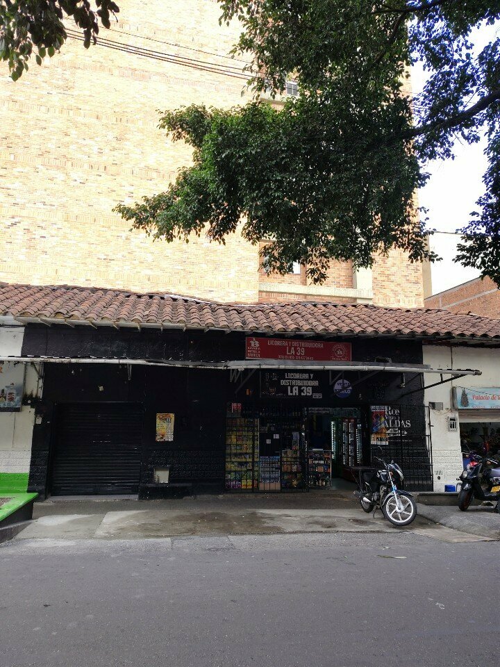 Bar Licorera y Distribuidora La 39, Medellin, foto