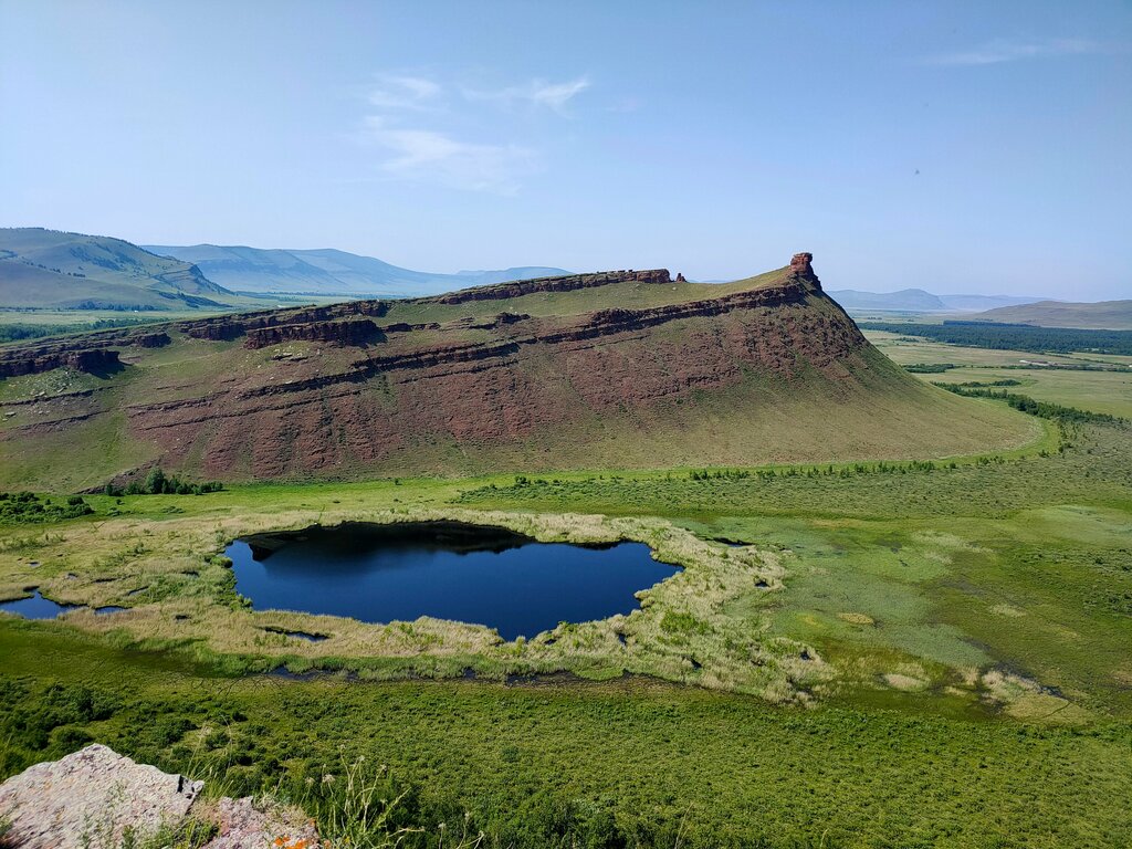 Dağ zirvesi Гора Пятый Сундук 475 м, Hakasya, foto