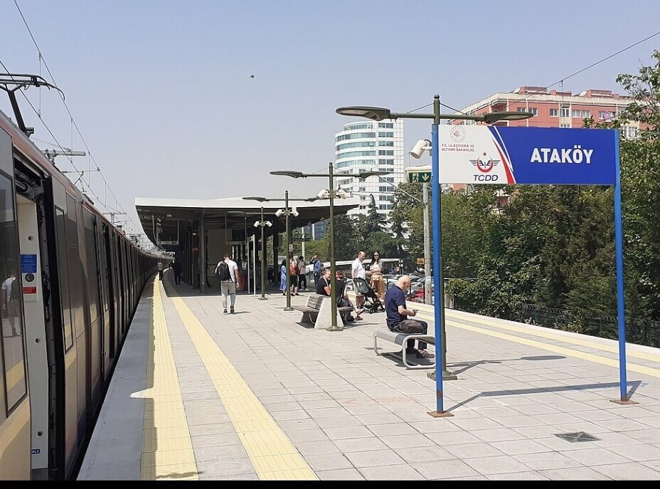 Tren istasyonu Ataköy Tren İstasyonu, İstanbul, foto