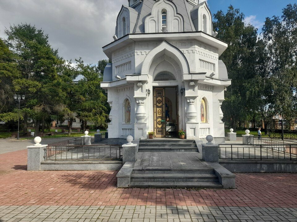 Şapel, haç anıtı Chapel of All Saints Who Shone in the Russian Land, Yoshkar‑Ola, foto
