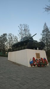 сквер Танковая аллея (Leningrad Region, Gatchinskiy District, skver Tankovaya alleya), kültür ve eğlence parkları  Saint‑Petersburg ve Leningradskaya oblastından