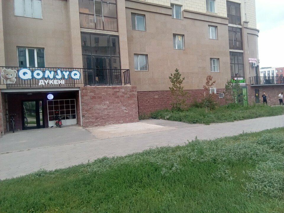 Giyim mağazası QonjyQ, Astana, foto