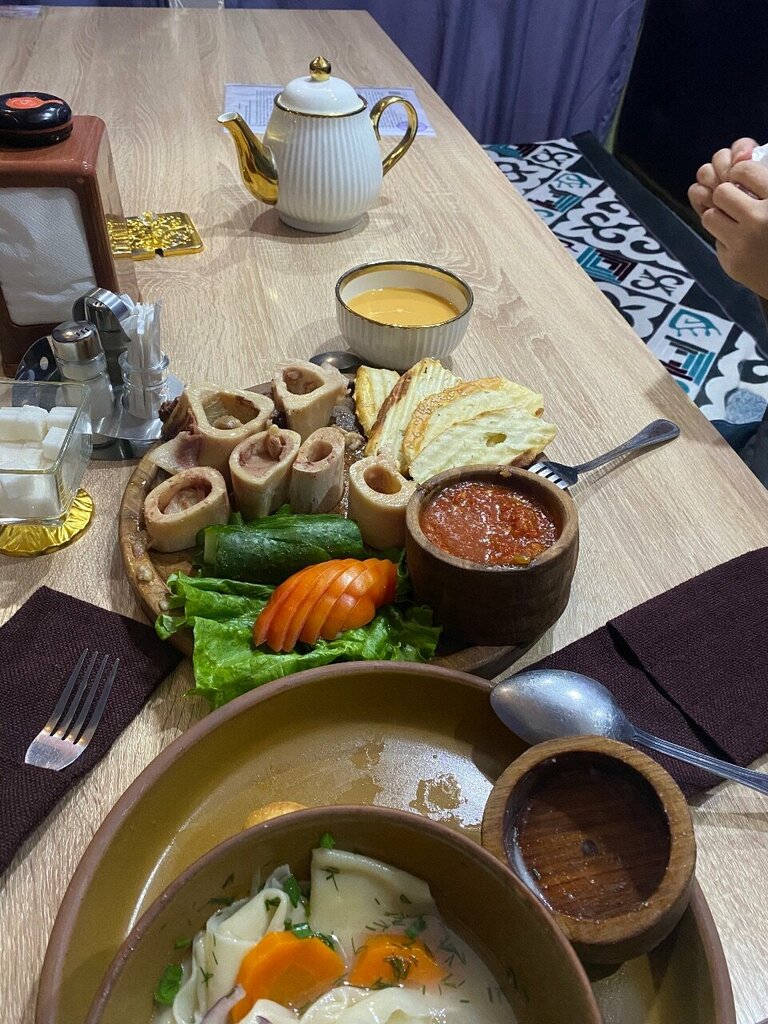 Kafe Bauyrdak, Almatı, foto