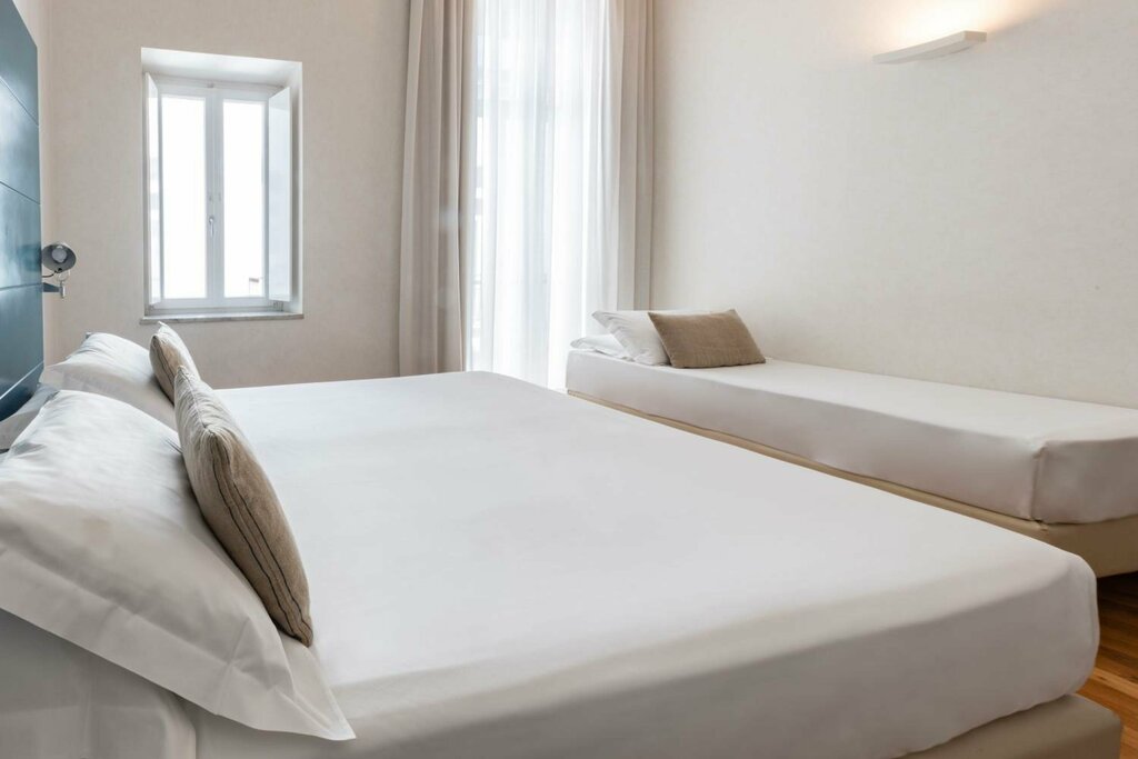 Otel Hotel Piazza Bellini, Napoli, foto
