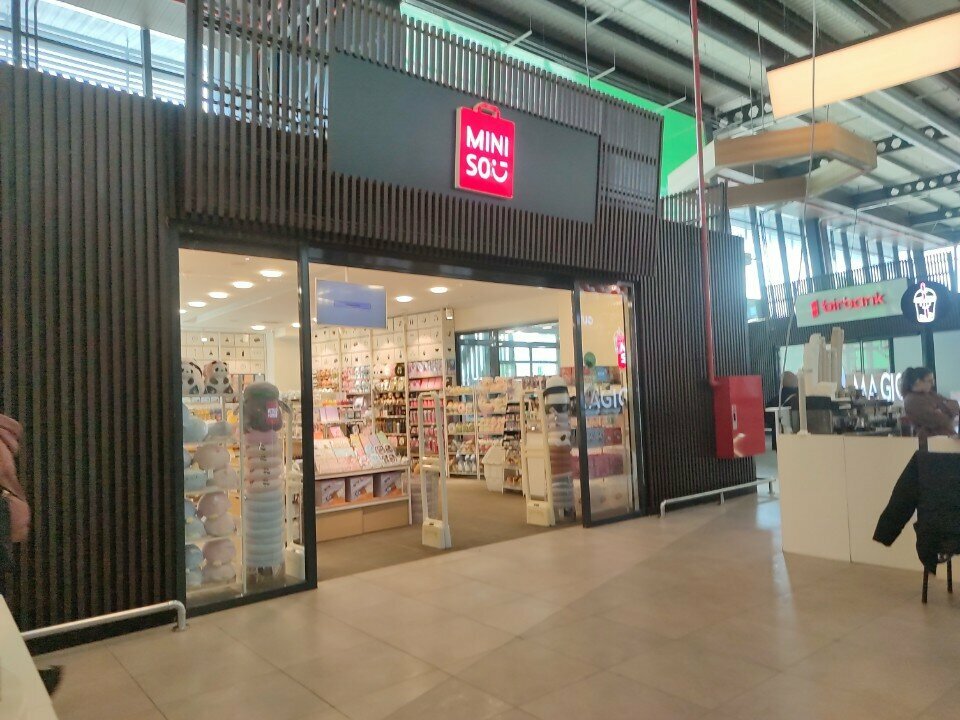 Hediyelik eşya mağazaları Miniso, Bakü, foto