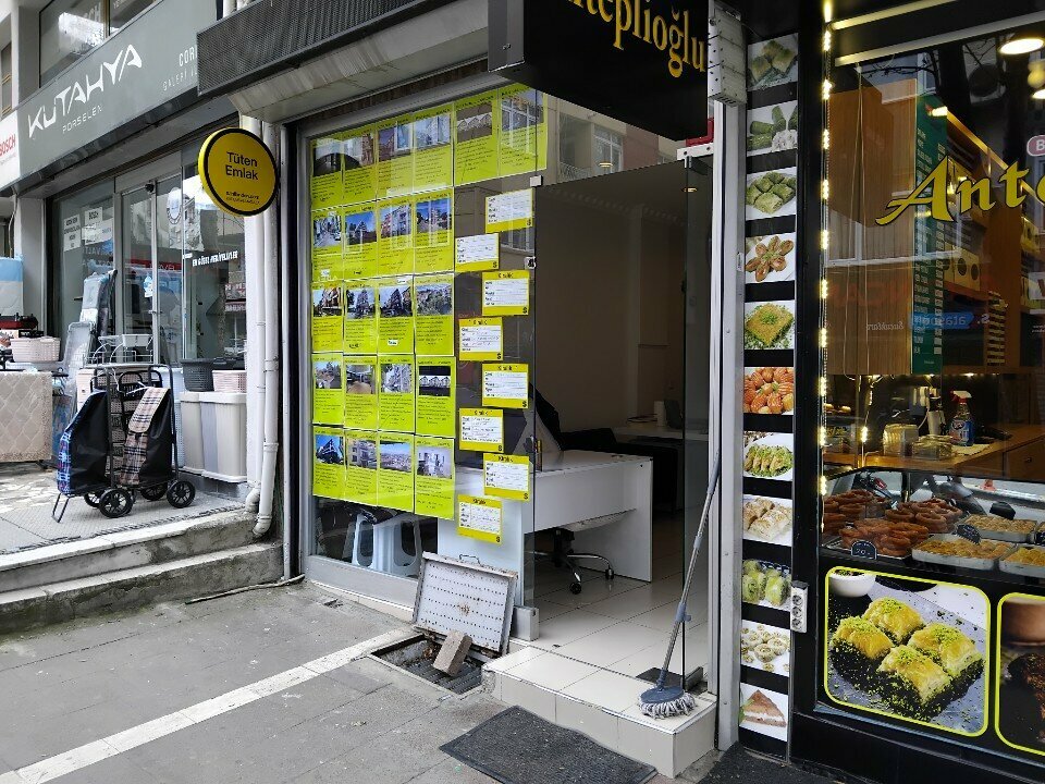 Emlak ofisi Tüten Emlak, İstanbul, foto