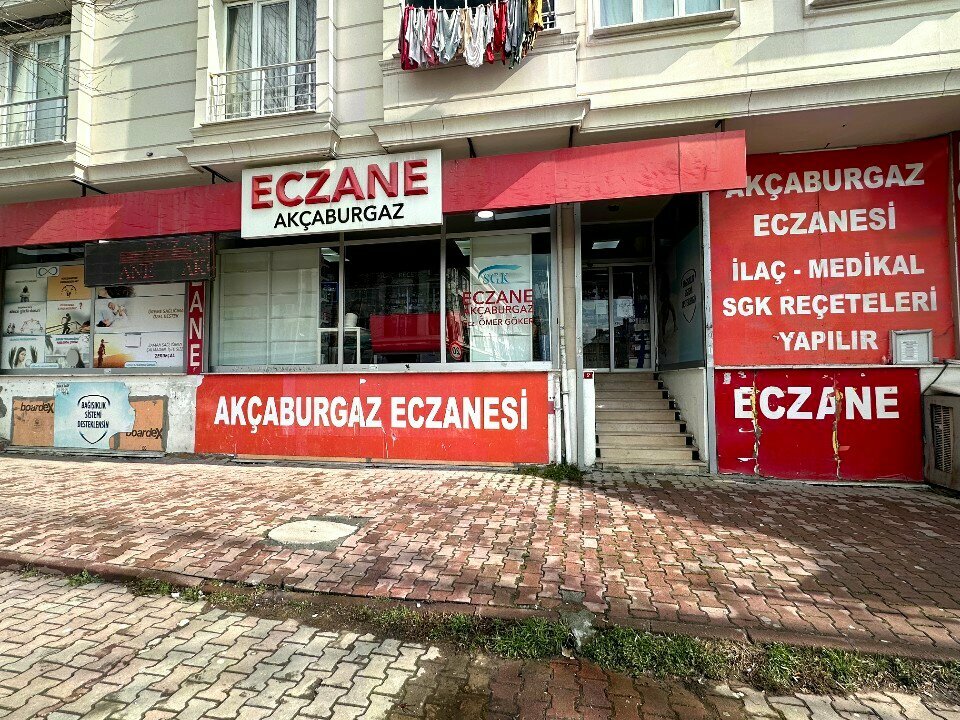 Eczaneler Akçaburgaz Eczanesi, İstanbul, foto
