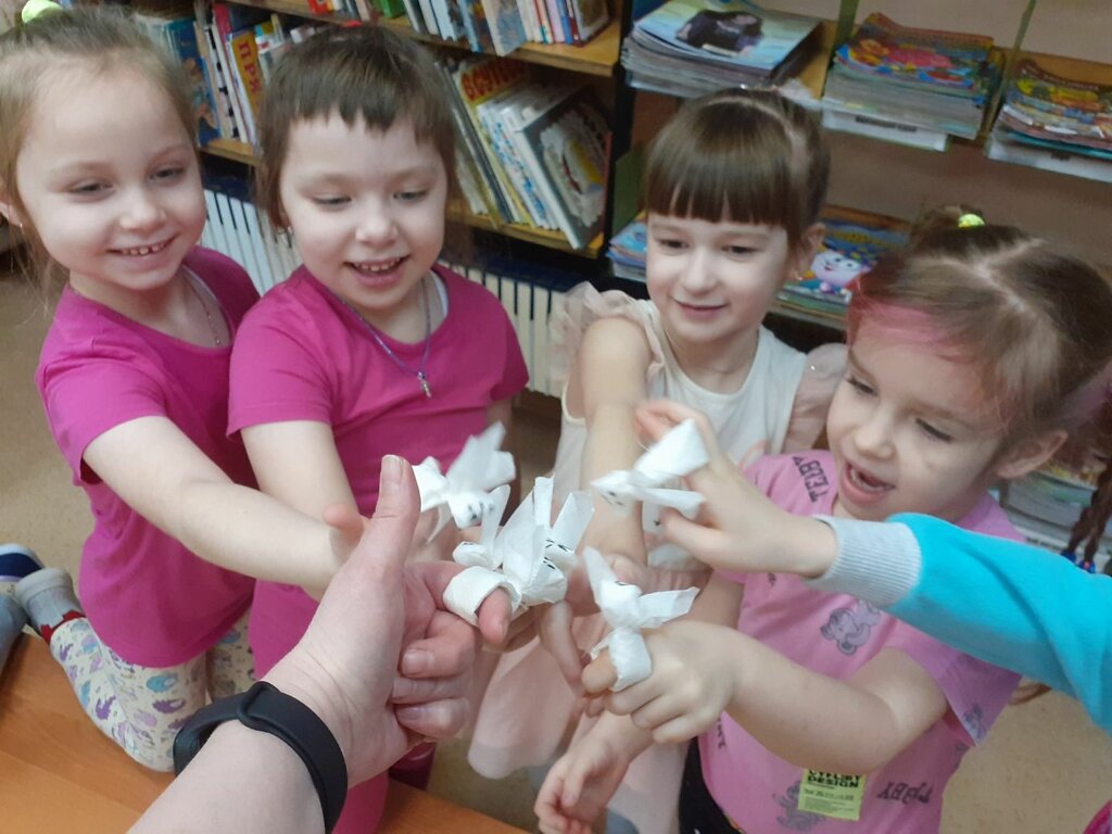 Kütüphaneler Pervomayskaya sistema Muk, Yaroslavskaya oblastı, foto