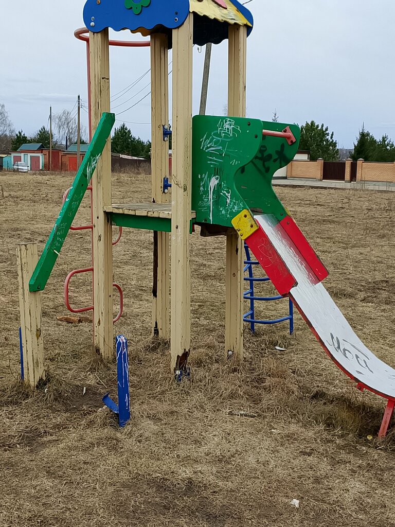 Oyun alanı Playground, Vladimirskaya oblastı, foto