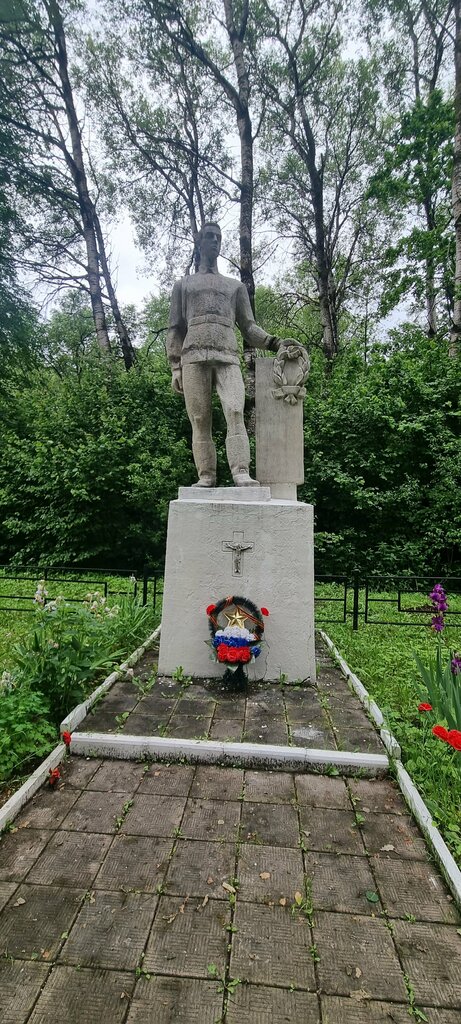 Anıt, heykel Подольским курсантам, Kalujskaya oblastı, foto