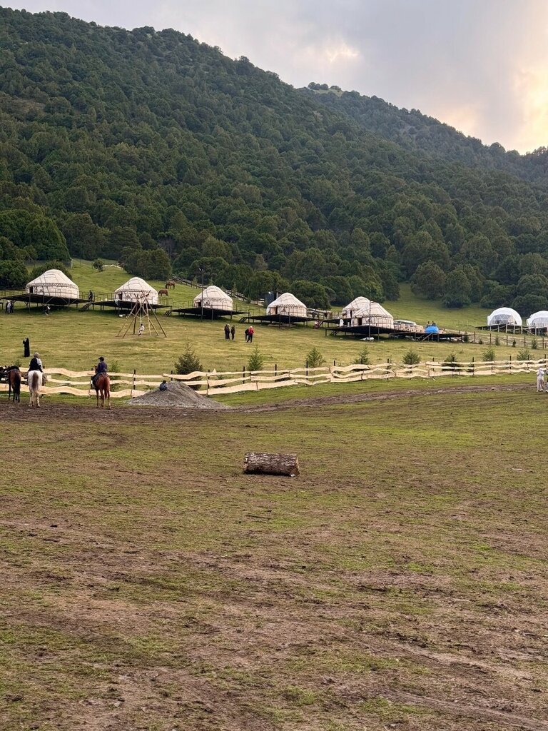 Kamp alanları Отдых в юртах, Oş İli, foto