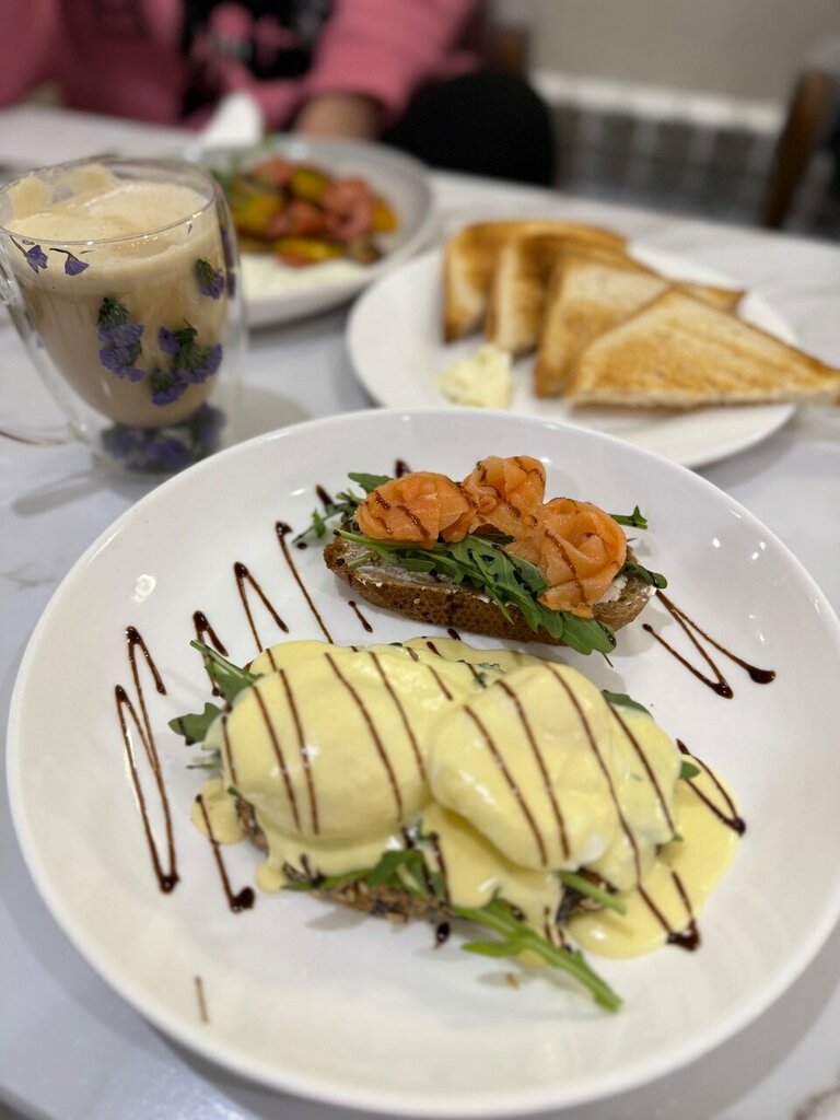 Kahve dükkanları Moon-i coffee, Janaözen, foto