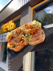 Печь Кебаб (vulica Rakasowskaga No:29/1, Pinsk), kafe  Pinsk'ten