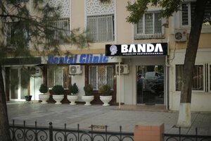 Banda (No:46, Qiyot Residential Area, Tashkent), berberler  Taşkent'ten