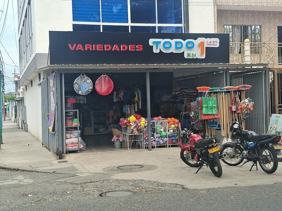 Ev temizlik ürünleri Todo EN uno la 27, Cali, foto