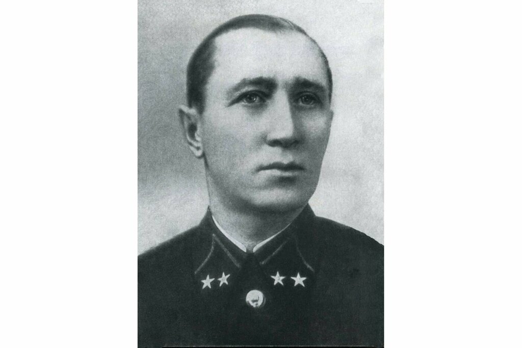 Anıt, heykel Бюст генерал-майора Ракутина К.И., Yelnia, foto