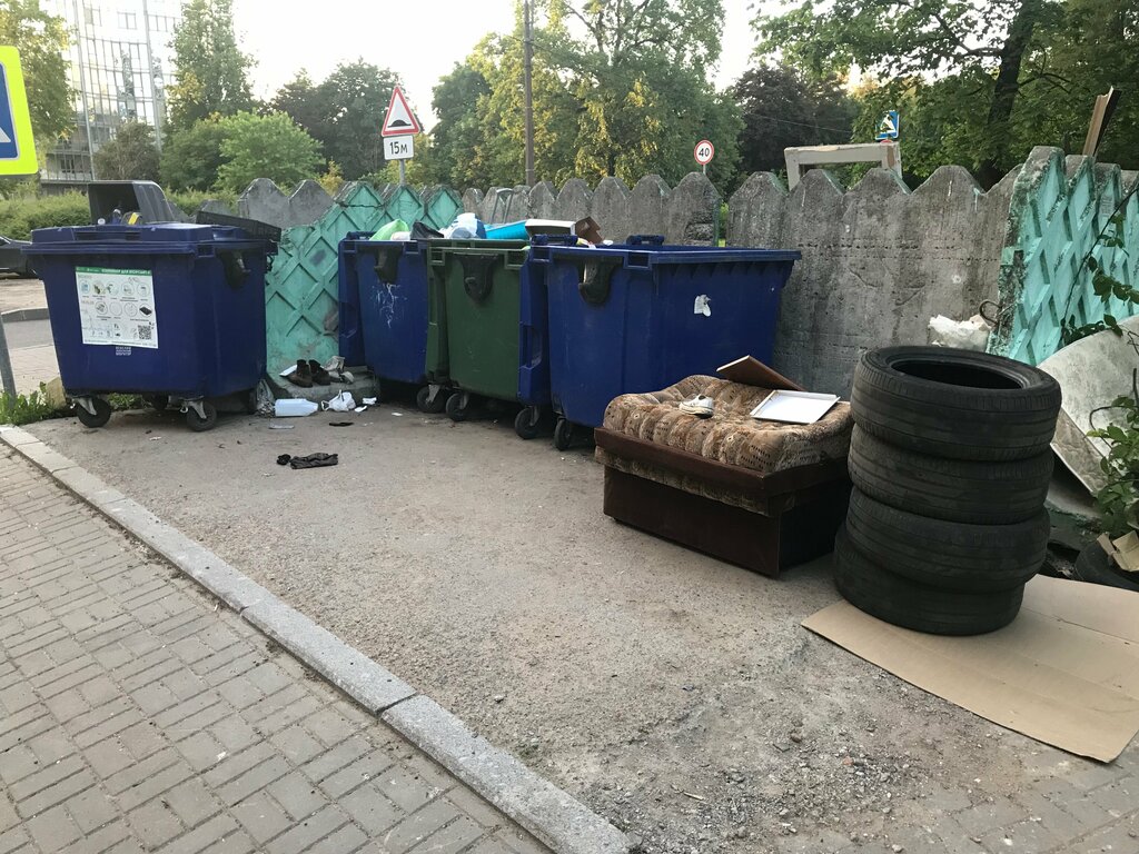 Çöp alanları Trash and garbage disposal area, Saint‑Petersburg, foto