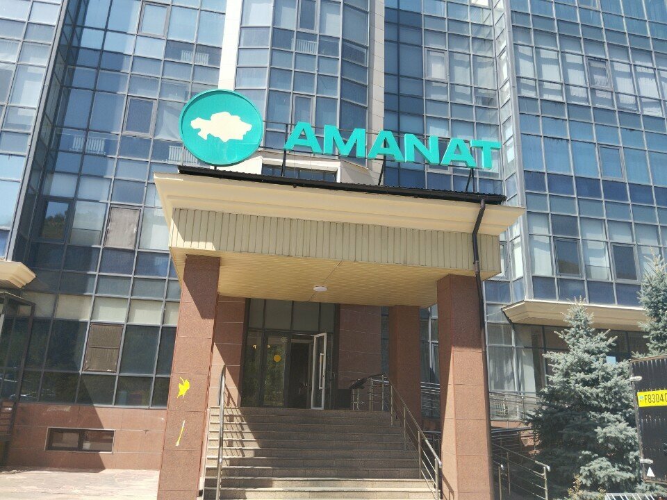 Parsel otomatı Kaspi Postomat, Almatı, foto