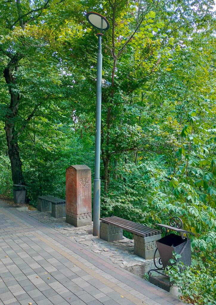 Dekorasyon ve süsleme, onur panosu 800 м. Демон, Zheleznovodsk, foto