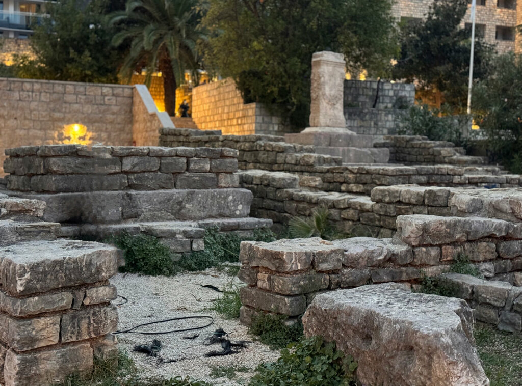 Turistik yerler Ruins of Roman-era Necropolis, Dünya, foto