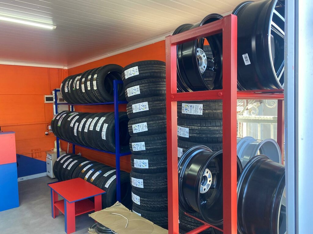 Jant ve lastikçiler Kolobox, Sterlitamak, foto