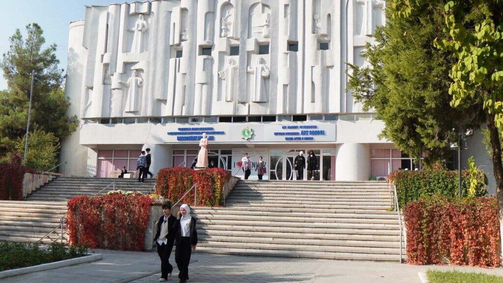 Sanat okulları Specialized school named after P. Benkov, Taşkent, foto