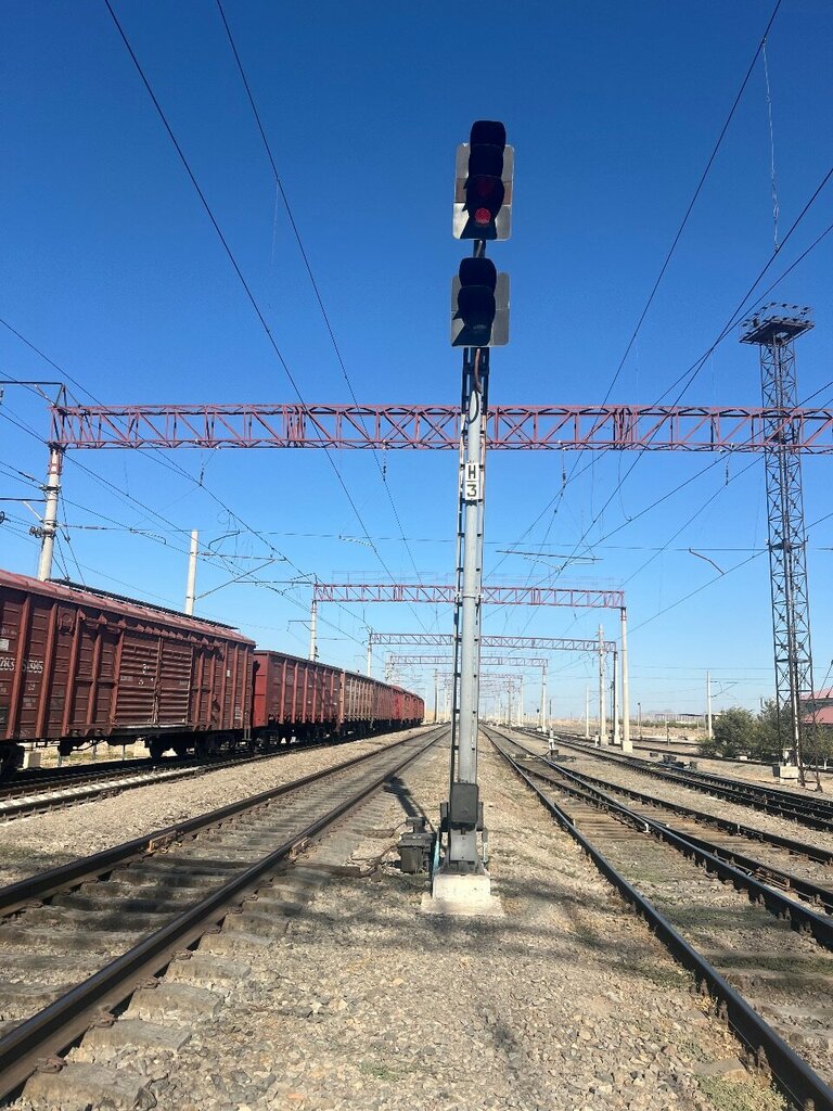Tren istasyonu Binakar Geçidi, Nevai eyaleti, foto