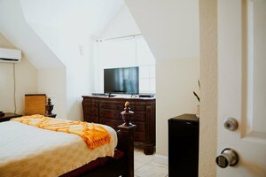 Shangri-La Boutique Bed & Breakfast (-), otel  Dünya'dan