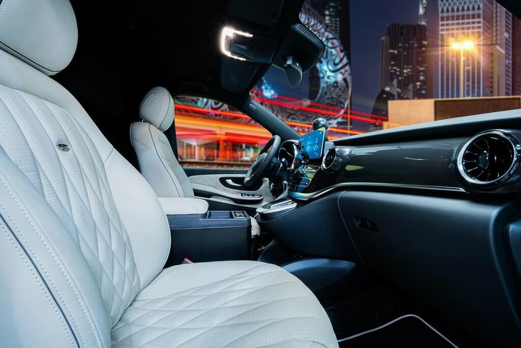 Oto döşeme V Line Design, Dubai, foto