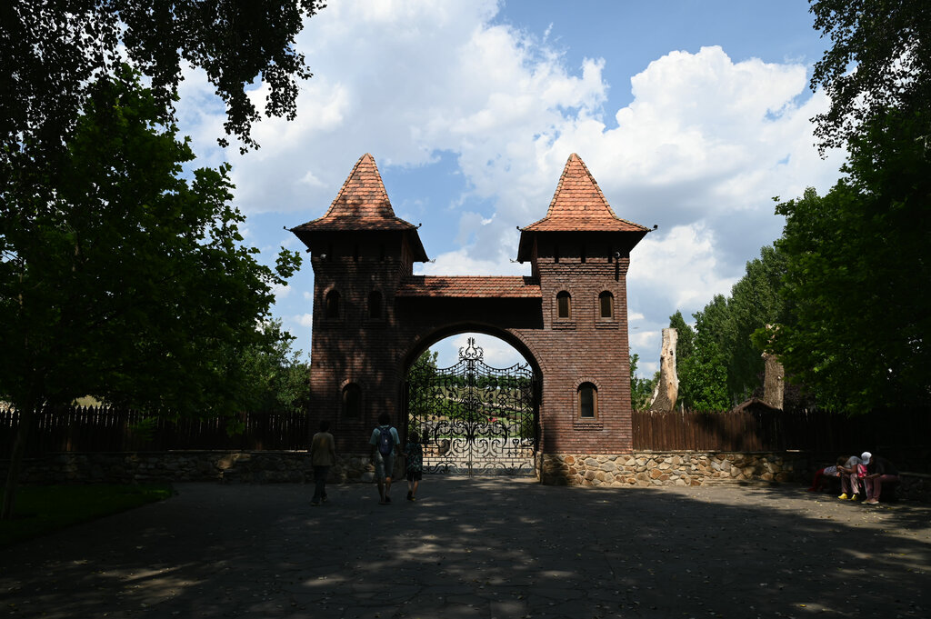 Park, sokak heykeli Колодец, Rostovskaya oblastı, foto