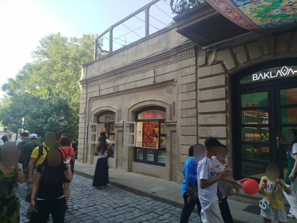 Kafe Şirniyyat evi Kah-kaha, Bakü, foto