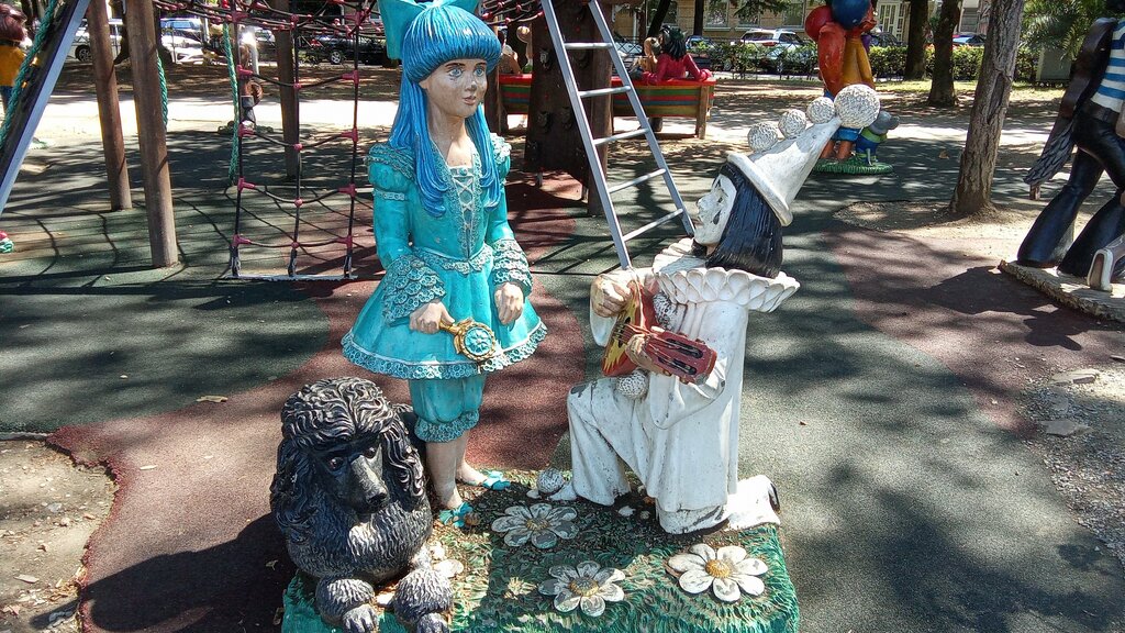 Park, sokak heykeli Malvina with poodle Artemon and Pierrot, Soçi, foto