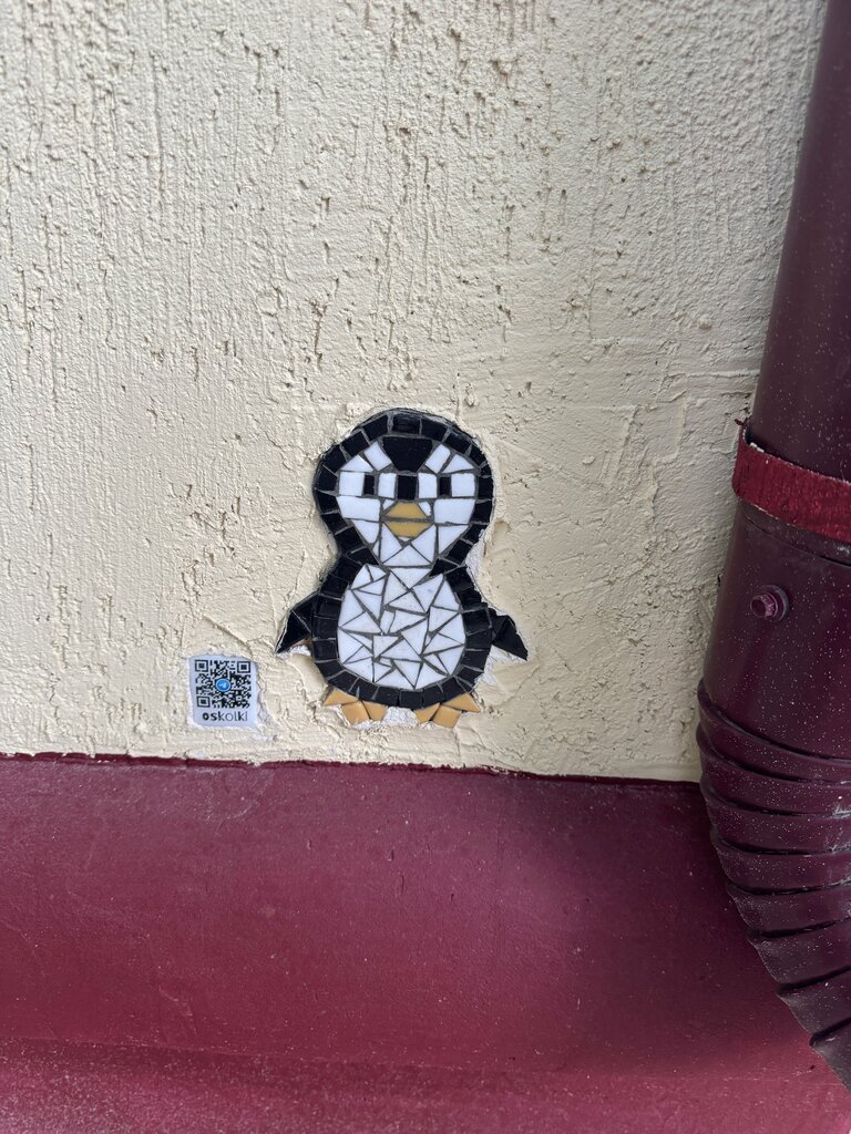 Sokak sanatı Мозаика Пингвин, Vidnoye, foto