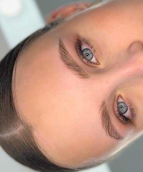 Kaş ve kirpik salonu Oks. tern, Lipetsk, foto