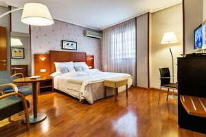 Hotel Xauen (Plaza Dean Mazas No:3, Jaen), otel  Jaen'den