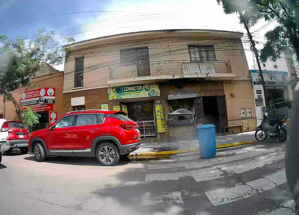 Motosiklet yedek parçaları کنیکٹر, Cochabamba, foto