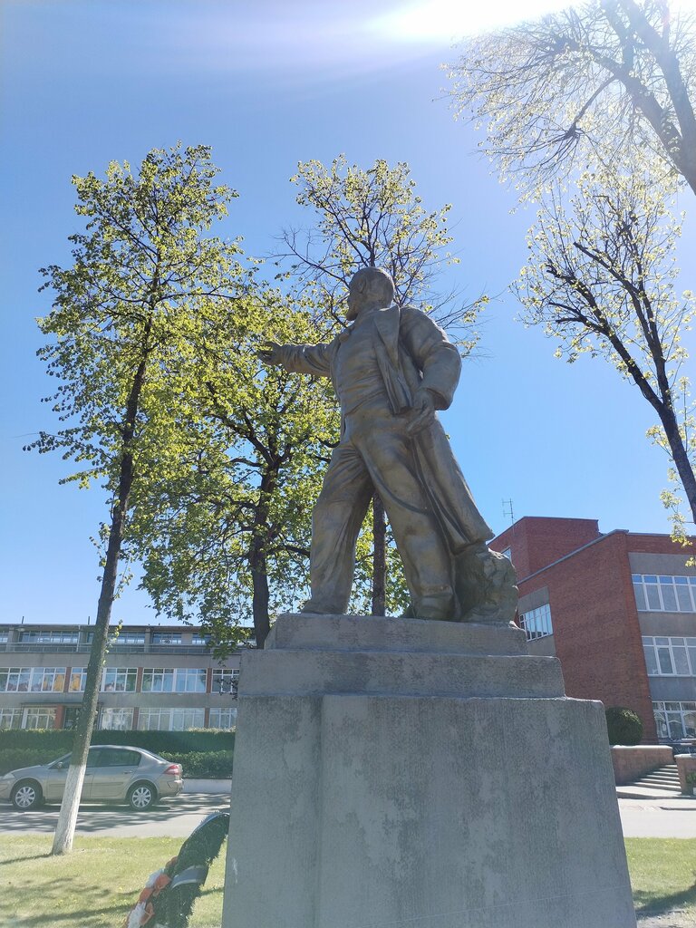 Anıt, heykel Ромуальд Траугутт, Svisloç, foto