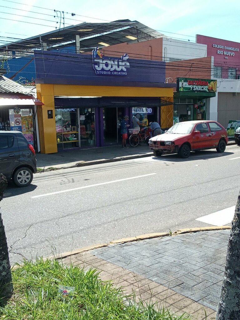 Grafik tasarımcılar Josué Studio Creativo, Santa‑Krus, foto