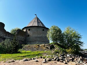Королевская башня XVI в. и Королевский бастион (Leningrad Region, Kirovskiy District, Shlisselburg, ostrov Orekhovy), turistik yerler  Shlisselburg'dan