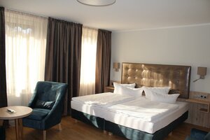 Seehotel Fährhaus (Auf dem Hohen Ufer No:8, Bad Zwischenahn), otel  Bad Zwischenahn'dan