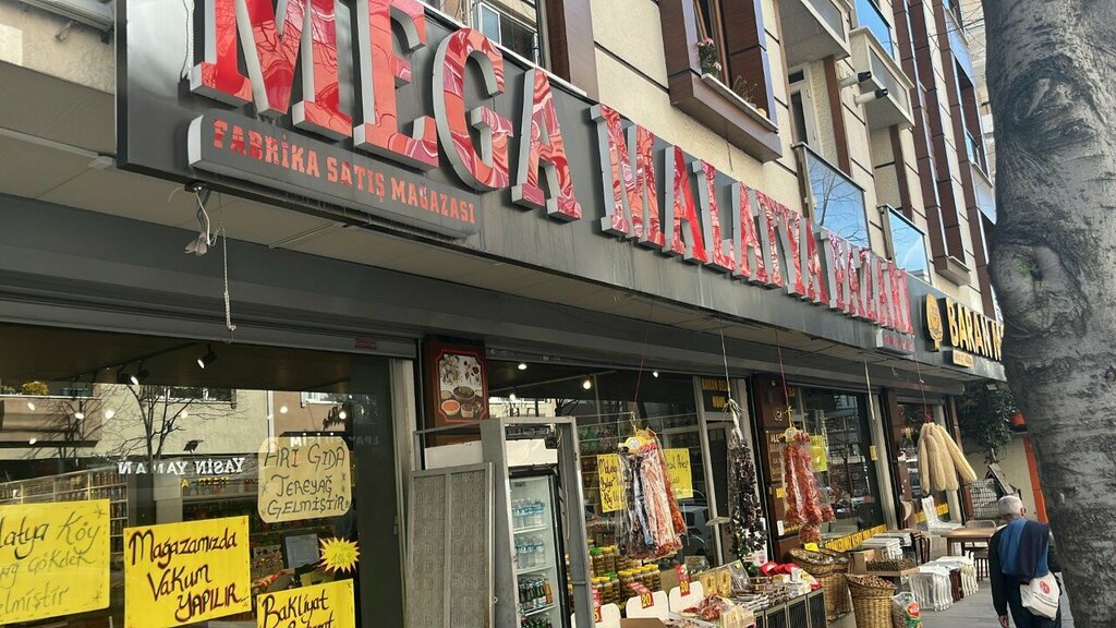 Gıda pazarı Mega Malatya Pazarı, İstanbul, foto