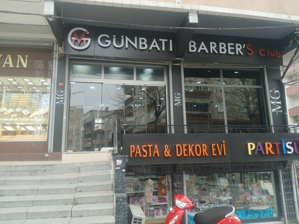 Berberler Günbatı Barber's Club, İstanbul, foto