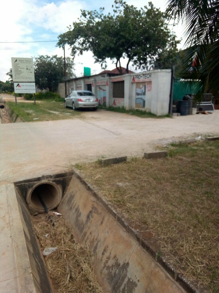 Alüminyum doğrama Pro-tech Aluminum Manufacturing, Lusaka, foto