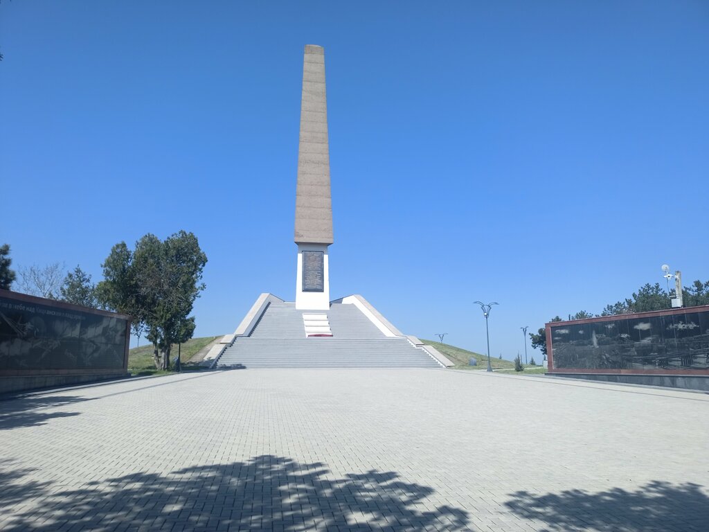 Anıt, heykel Обелиск боевой Славы, Transdinyester, foto