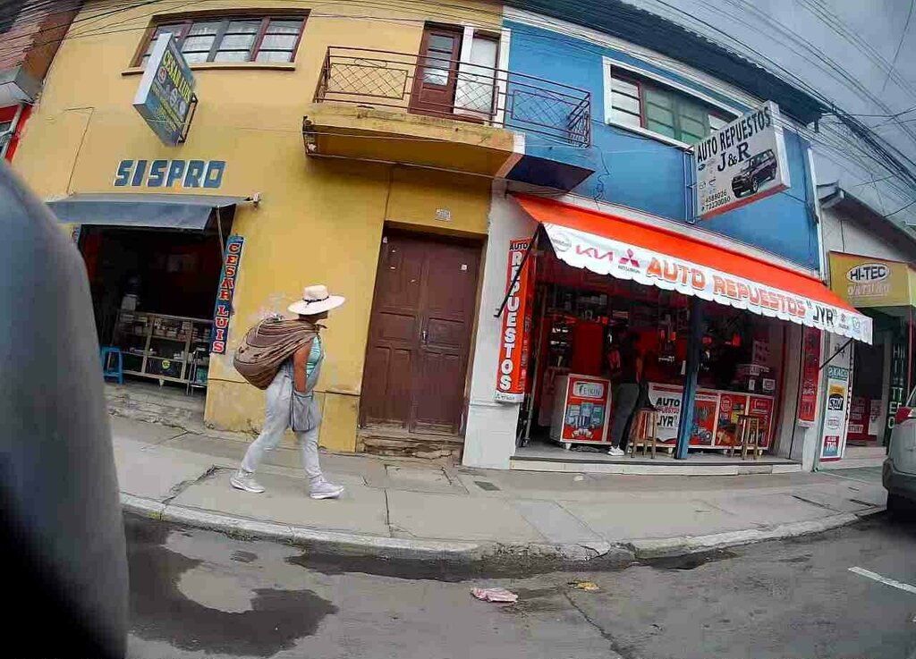 Motosiklet yedek parçaları Cesar Luis, Cochabamba, foto
