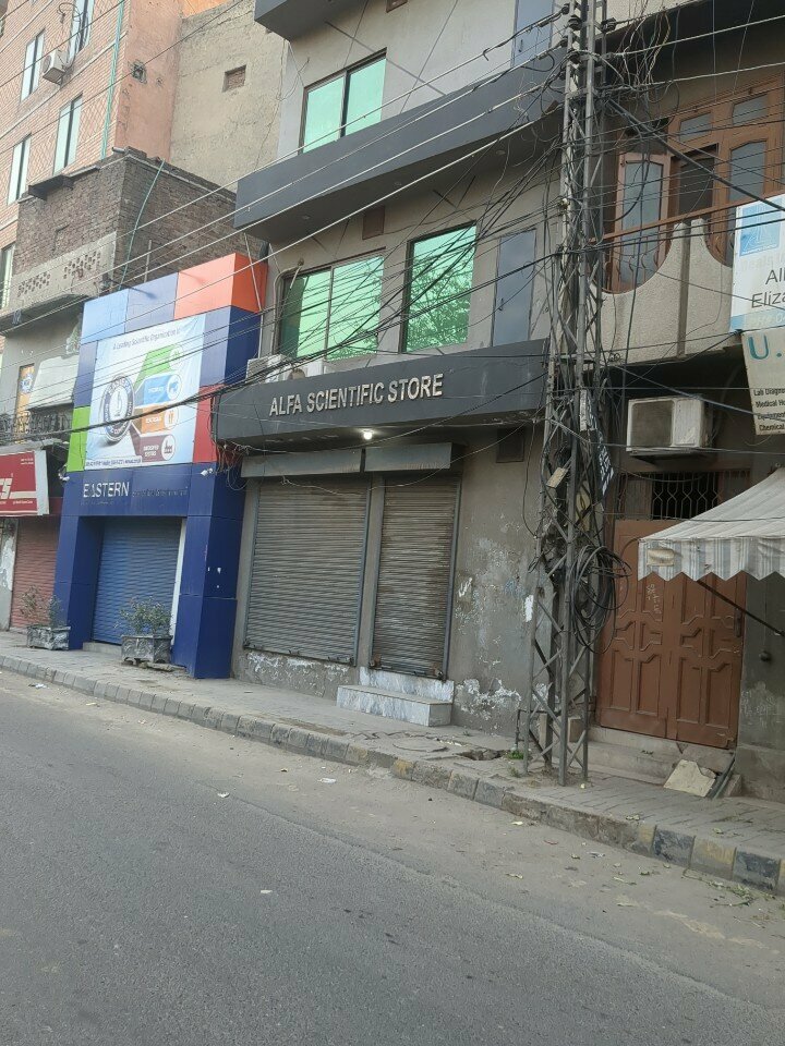 Kırtasiyeler Alfa Scientific Store, Lahor, foto