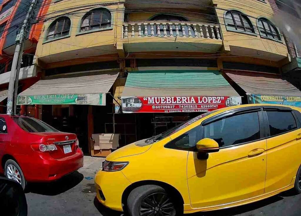Mobilya fabrikaları Lopez Furniture Store, Cochabamba, foto