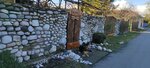 Guest house Kamiennyi dvorik (Aptechnaya ulitsa No:28, Leselidze Village), otel  Gagra Bölgesi'nden