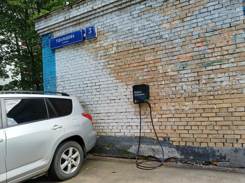 Elektrikli oto şarj istasyonları Яндекс Заправки, Moskova, foto
