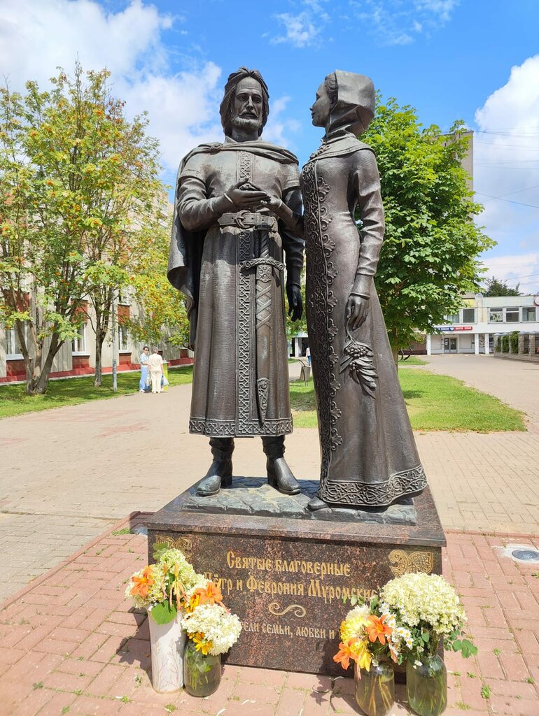 Anıt, heykel Пётр и Феврония Муромские, Obninsk, foto